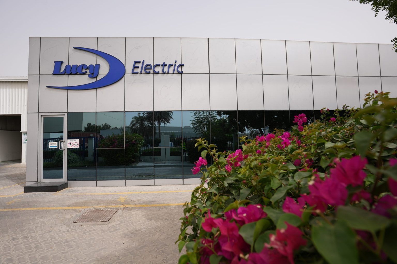 Lucy Electric Off Campus Drive 2023: Hiring For Graduate Engineering ...